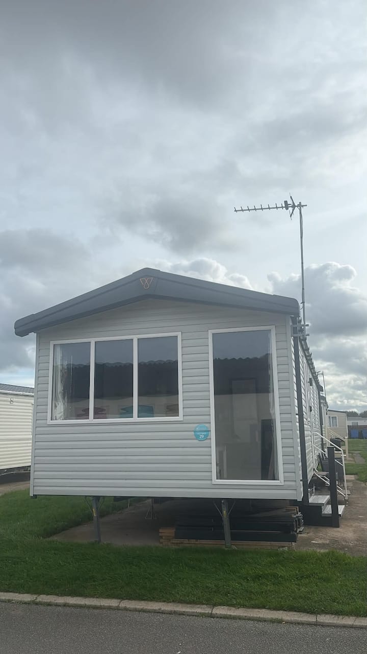 3 Bed Premium Van On Lyons Robin Hood - Rhyl