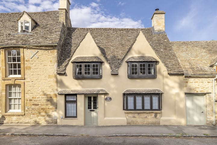 Gable Cottage - Dog Friendly Cotswold Cottage - Burford, UK