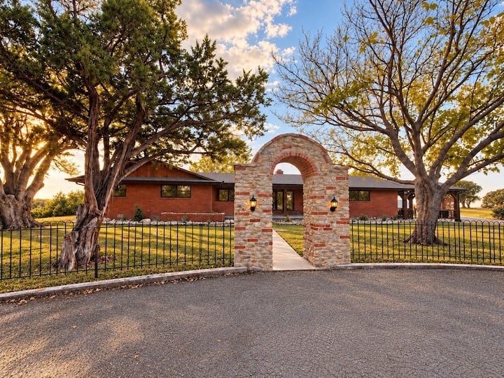 New! Weatherford Tx Sunset Spur Ranch House - Weatherford, TX