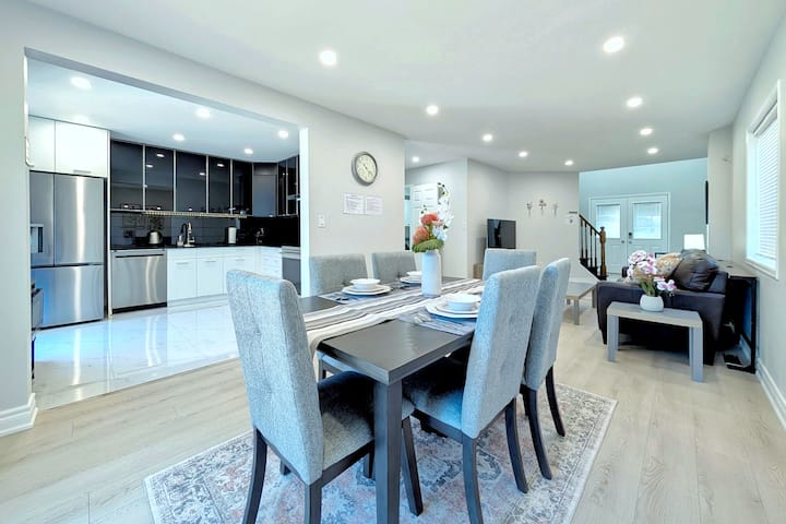Spacious 4-bedroom Home | Sleeps 8 | Backyard - Barrie