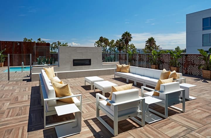 Stylish 2 Separate Hotel Suites W/ Breakfast - Bellflower, CA