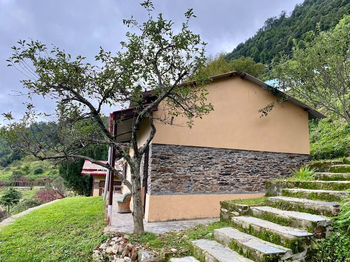 Owl's Nest, Wake Up To The Mountains - Kanatal