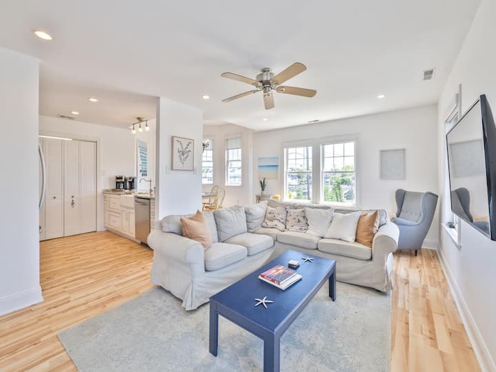 Harbor-view Condo W/ Sun Deck Near Cape May - Cape May, NJ