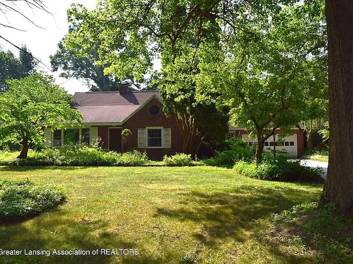4-bedroom House In Indian Hills, Near Msu - 랜싱
