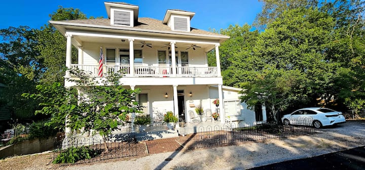 Historic Bed & Breakfast 8 Bedrooms, Groups/family - Eureka Springs, AR