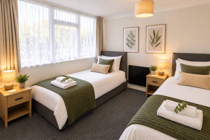 Fawn Suite | 3 Bed | Tv | Spacious - Rugby