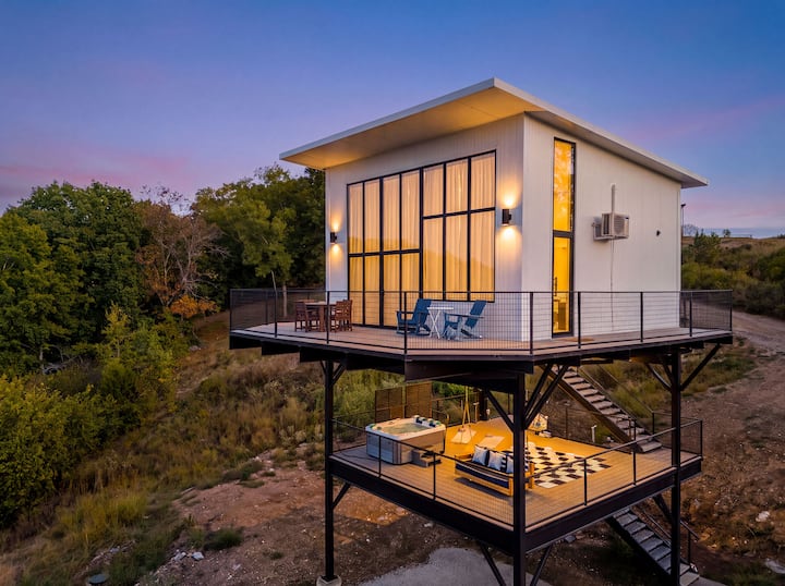 Table Rock Tower | Close To Branson | Hot Tub - United States