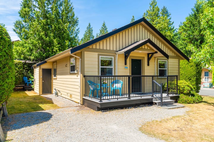 Pura Vida Coastal Retreat Near Rathtrevor Beach - Parksville