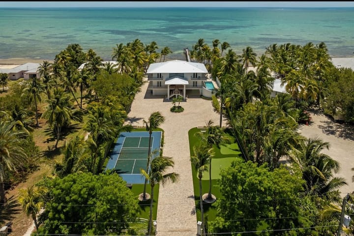 Southwind Beachfront Estate, Pool, Spa & Pier - The Bahamas