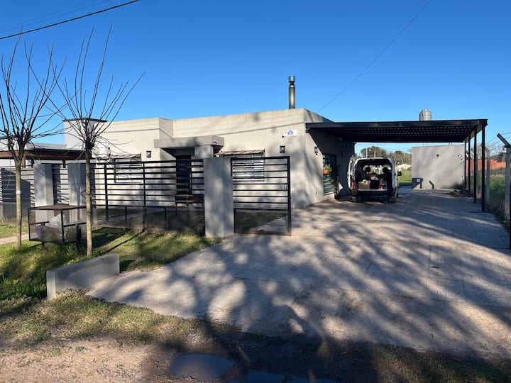 Hermosa Casa Quinta, Amplia Y Moderna - Lobos