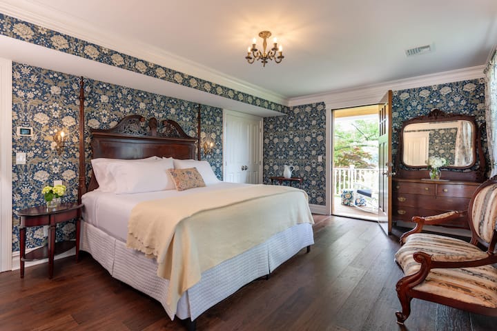 Private Historic Inn | Hershey Whole-house Escape - Hershey, PA