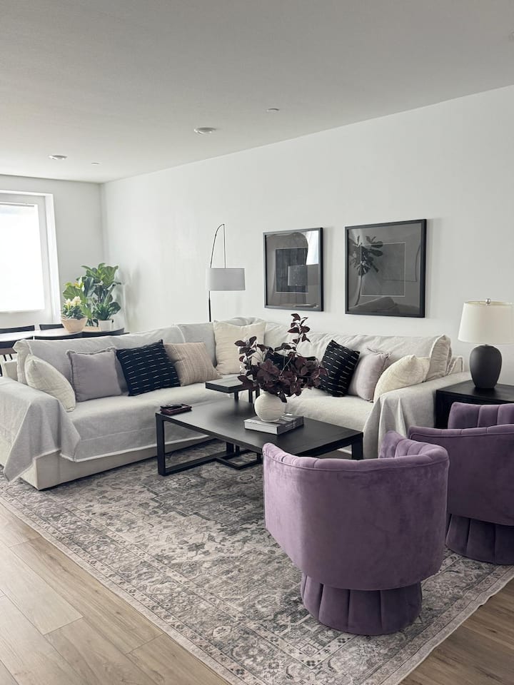 Modern Luxury Townhouse, Steps To Six Flags - Santa Clarita, CA