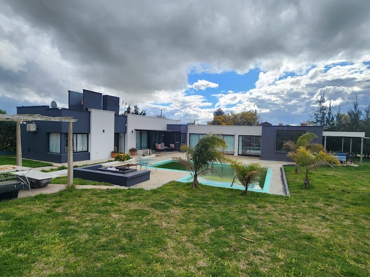 Moderna Casa Con Vista A Las Sierras - Balcarce