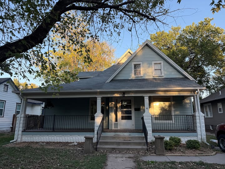 5 Bedroom Freshly Renovated Walkable To Downtown - Wichita, KS