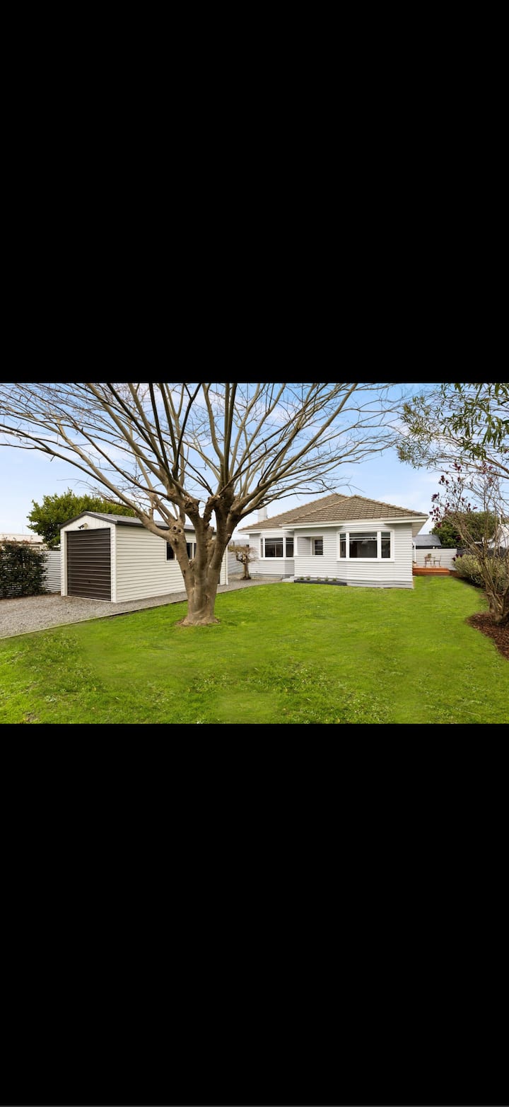 Hastings Character Cottage With Two Bedrooms - Havelock North
