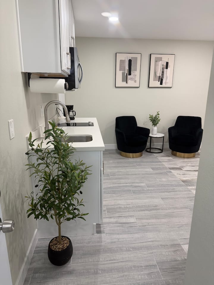 Anys Suite 3 - Glendale, AZ