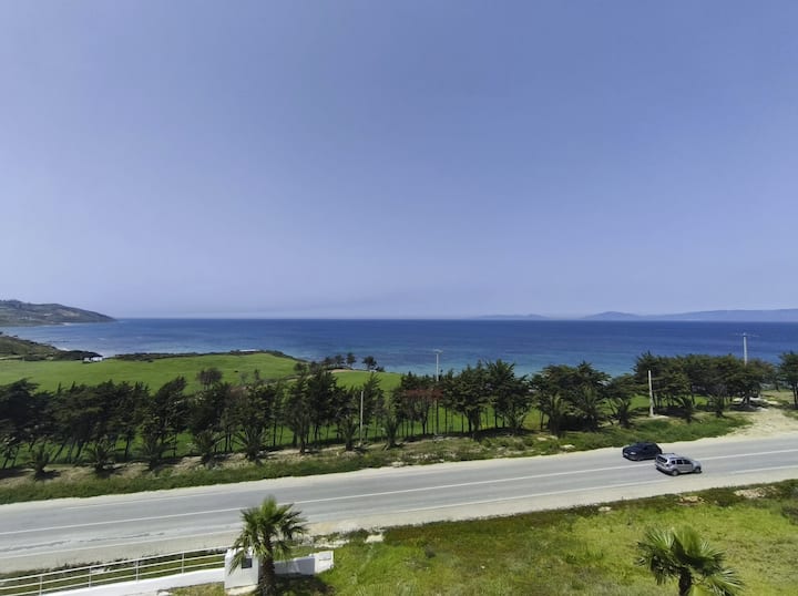 Bel Appartement éLégant Avec Vue Mer Panoramique - Ksar Sghir