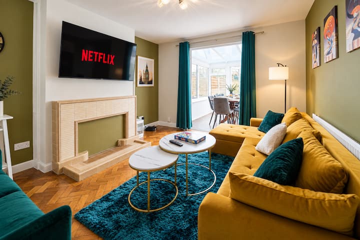 Specious 4 Bedroom|sleeps 10|free Parking | Wi-fi - Cardiff