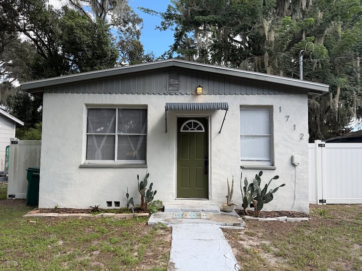 Cozy Historic Bungalow Near Downtown | Fenced Yard - Mount Dora, FL