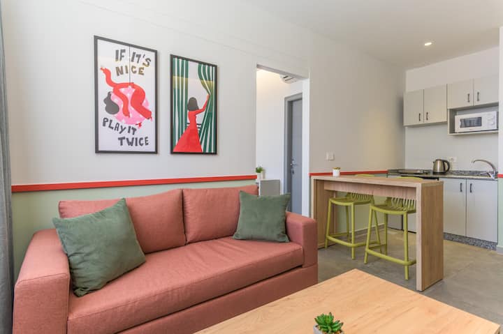 Le Gouraud 6d 1-br Apt. In The Heart Of Gemayzeh - Beirute