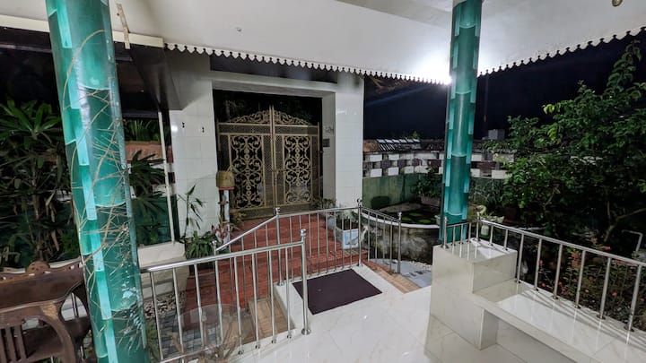 Cosy Corner Room - Thodupuzha