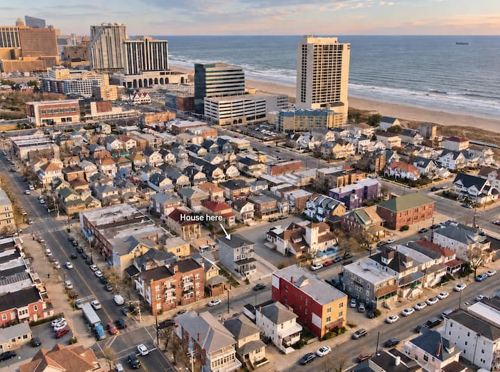 Renovated Beach House W/ 2 King Suites + Kids Room - Atlantic City, NJ