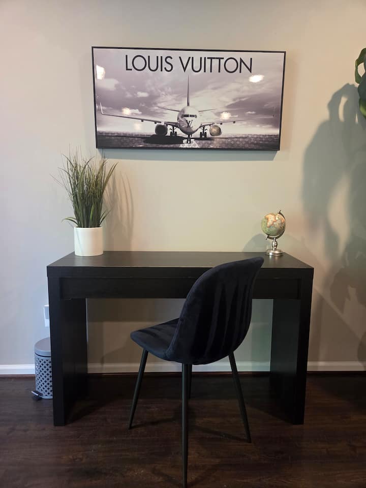 Sunlit Lower Level W/movie Lounge & Walk-out Patio - Germantown