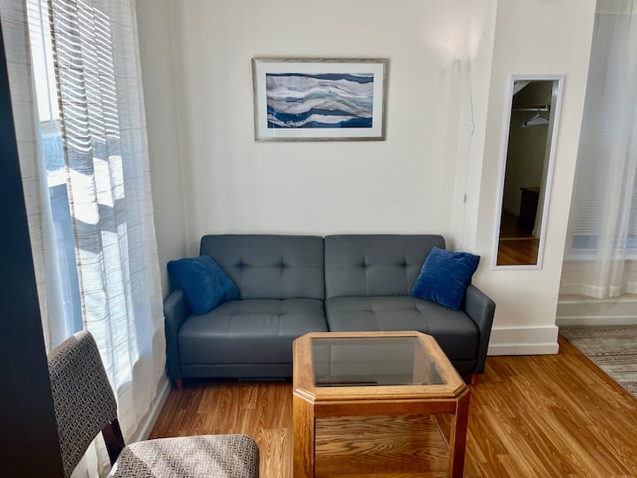 Downtown Bloomington Apartment - Bloomington