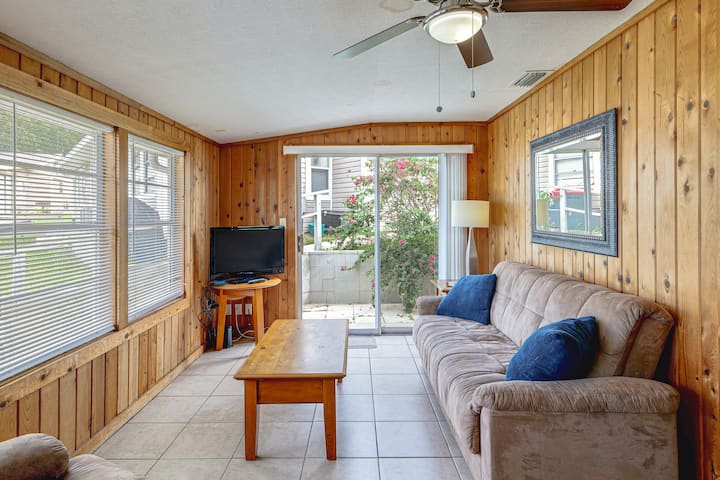 Lake Louisa Getaway 'License To Chill' - Clermont, FL
