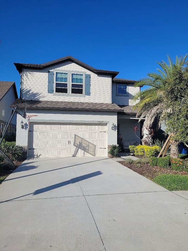 Waterfront House Walking Distance To Lagoon - Wesley Chapel, FL