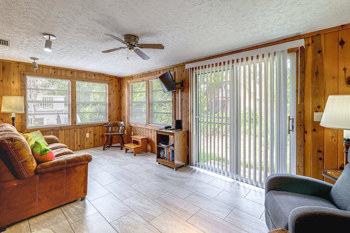 Lakeside Escape! 'Parrot Head Paradise' - Clermont, FL