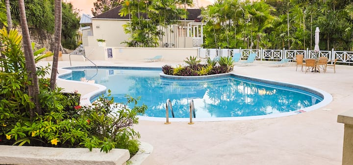 Rockley Golf View Condo, Pool & Mins To Beach - Worthing