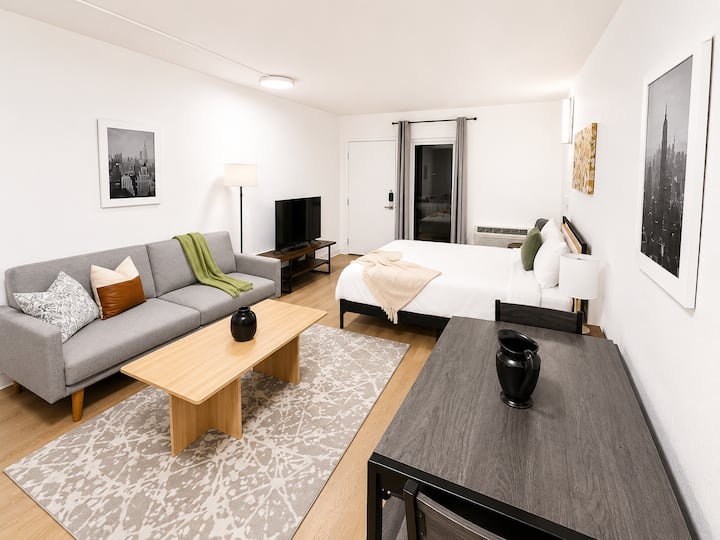 Sleepover | Splendid Studio + Gym - Austin Tx - Austin, TX