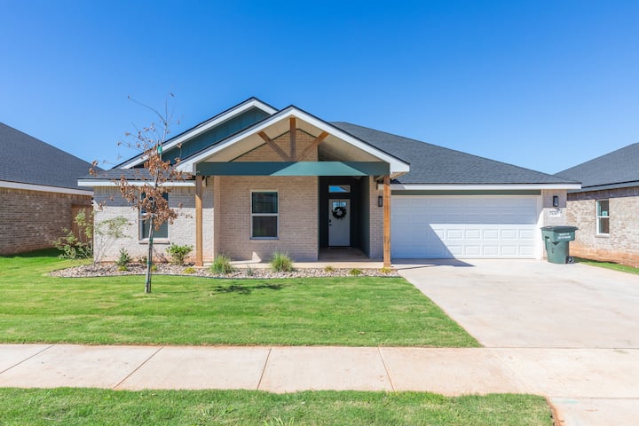 Hudson House | Modern Comfort In Abilene - Abilene, TX
