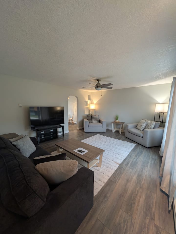 4 Bedroom House Perfect For Work Crews - The Pas