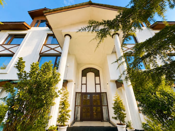 Spacious 8 Bedroom Apartment W/garden & Barbeque - Srinagar