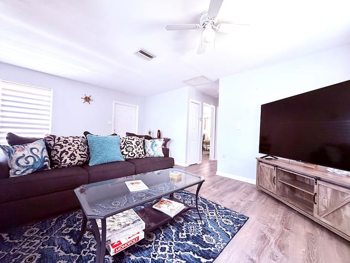 Coconut Bungalow | 15 Min To Airport - Punta Gorda, FL