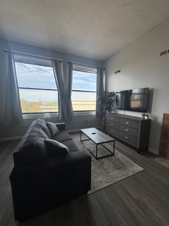 Downtown Loft | Csu View | Parking | Walkable - Cleveland, OH