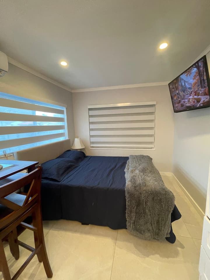 Central Miami Studio Suite Near Mia & Beaches - Miami, FL