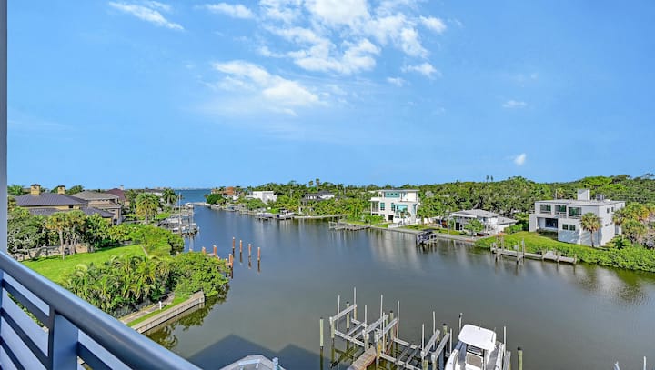 The Strand 502 Waterfront Premium Top-floor Condo - Sarasota, FL