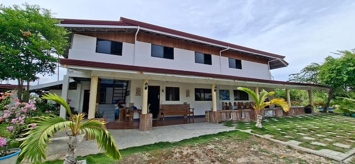 Breezy Isle Beach Front/ Private Resort/ 15-20pax - Moalboal