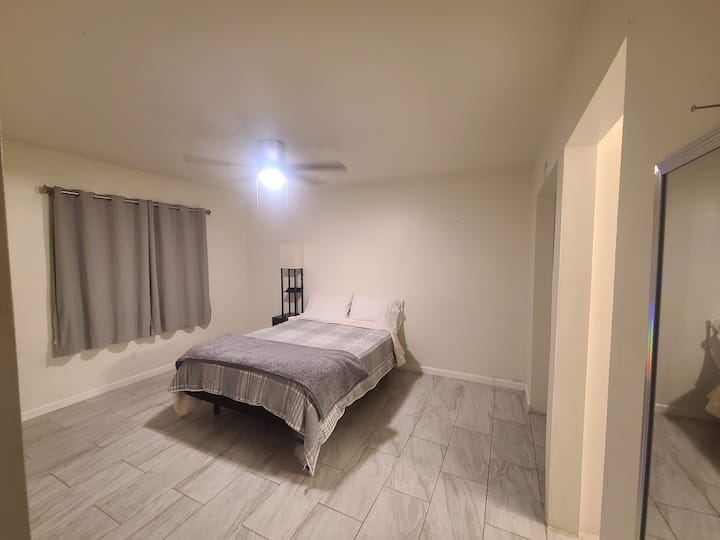 Cozy Stays #10 | Wheelchair Accessible 1br Retreat - Apple Valley, CA