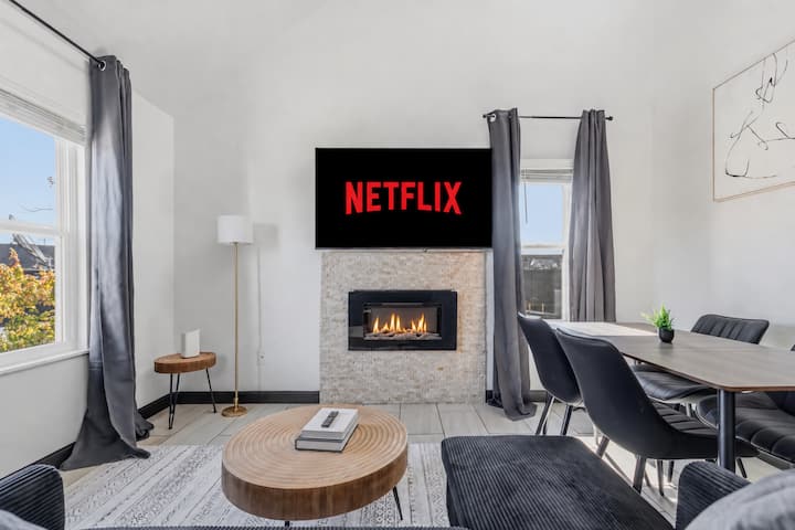 Minimalist Loft Style | Firepit | Gym | Pool - Zionsville, IN