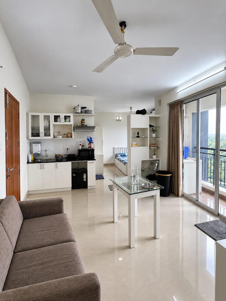Cozy Ac Apartment With Scenic Balcony Views - Kozhikode