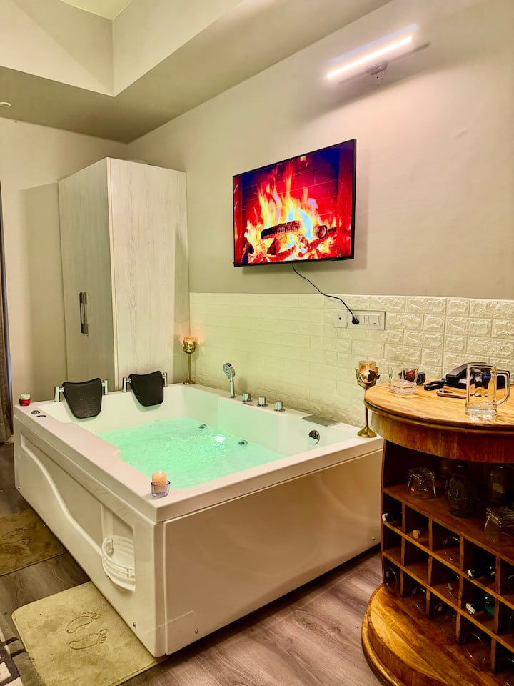 Nivara Spring Hot Jacuzzi |Privatestudio| Pool+gym - Manesar