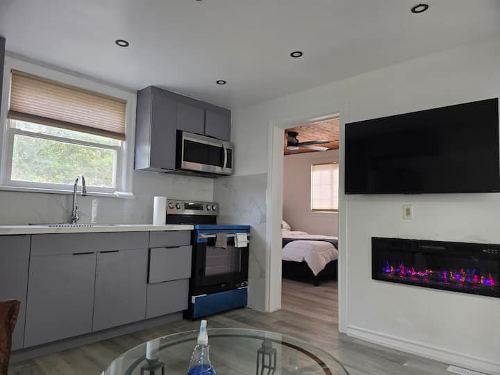 Entire Private Suite! Free Parking!. - Whitby