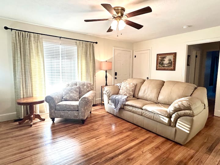 Fox Hollow Cottage Near Arkansas State & Downtown - Jonesboro, AR