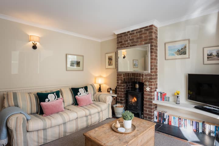 Coastal Escape | Sleeps 6 | Garden & Parking - Beer
