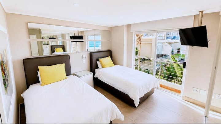 Stunning Sea View Modern 3 Bedroom - Umhlanga