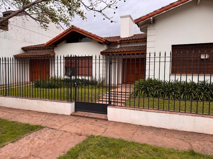 Casa Regia
12 Cuadras De La Basílica De Luján - Luján